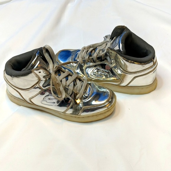 Skechers | Shoes | Skechers Silverchrome Light Up Soles Sz 5 | Poshmark